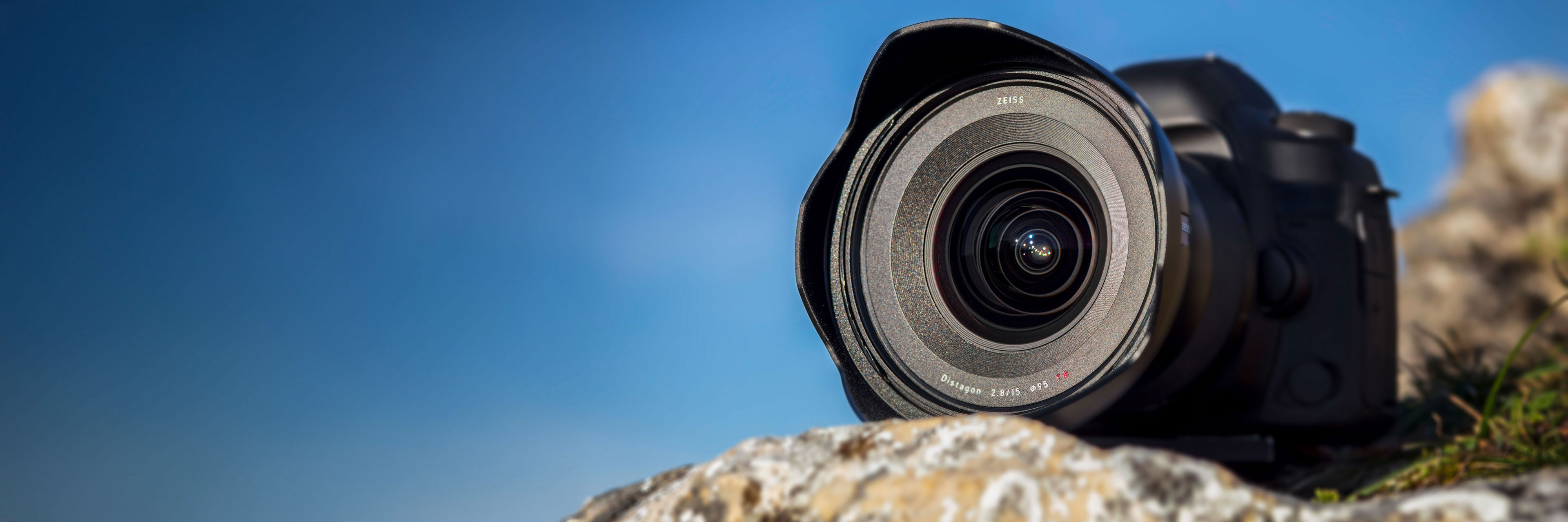 SLRカメラ向けZEISSレンズ | 高解像度一眼レフカメラ向け精密マニュアルフォーカスレンズ